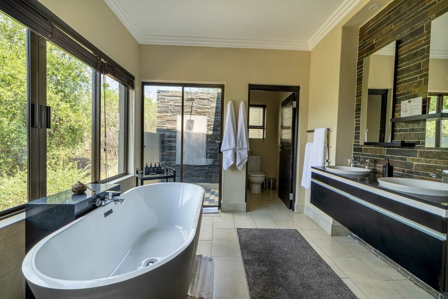 Luxury Accommodation - Shepherds Tree Game Lodge