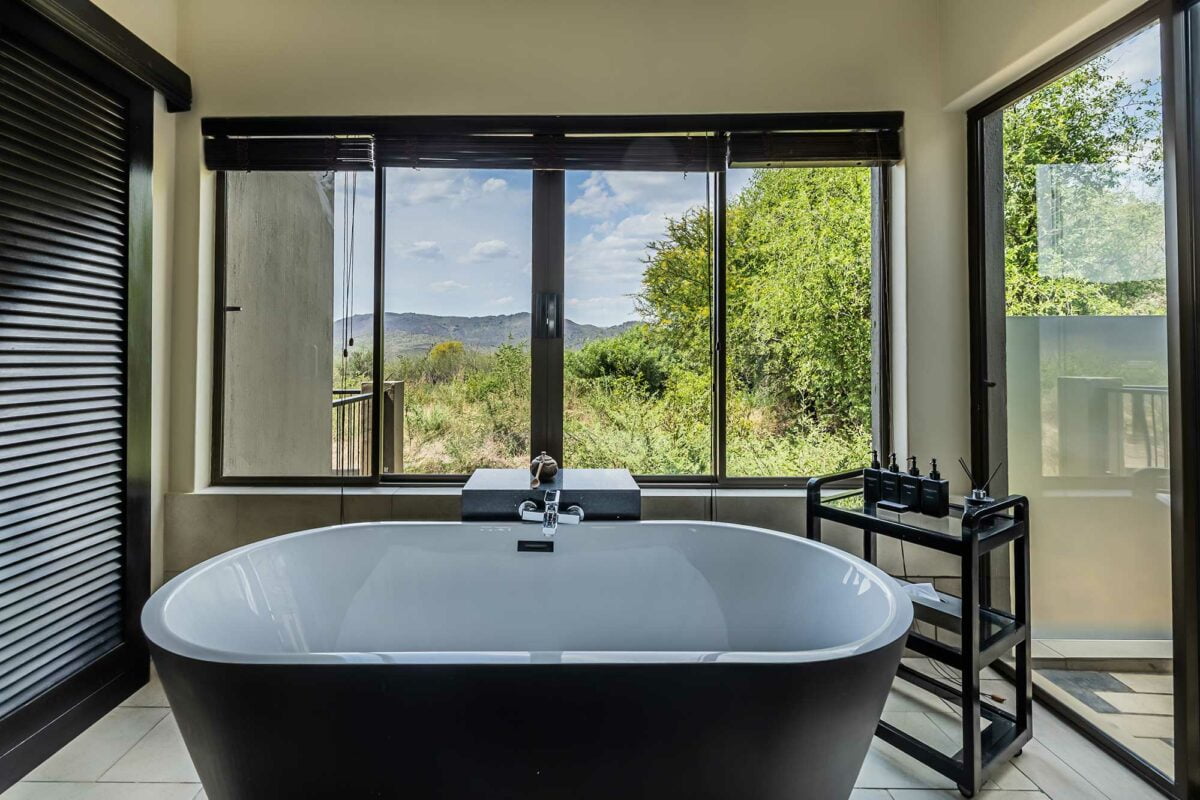 Luxury Accommodation - Shepherds Tree Game Lodge