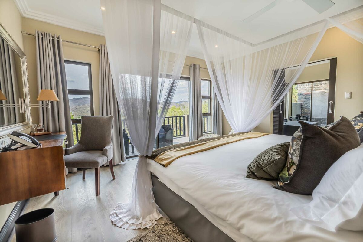 Luxury Accommodation - Shepherds Tree Game Lodge